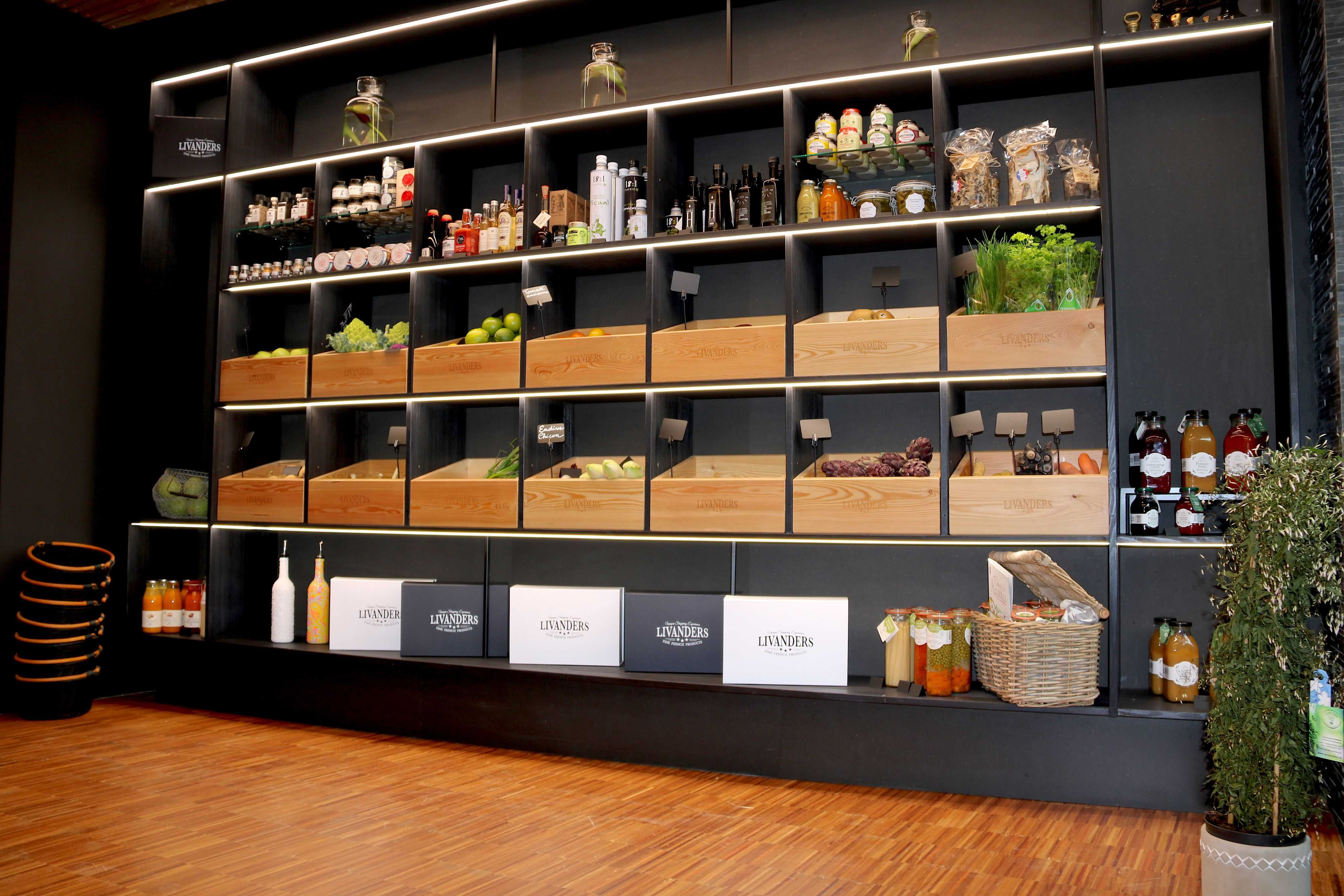 Aménagement d'une épicerie de luxe par un architecte